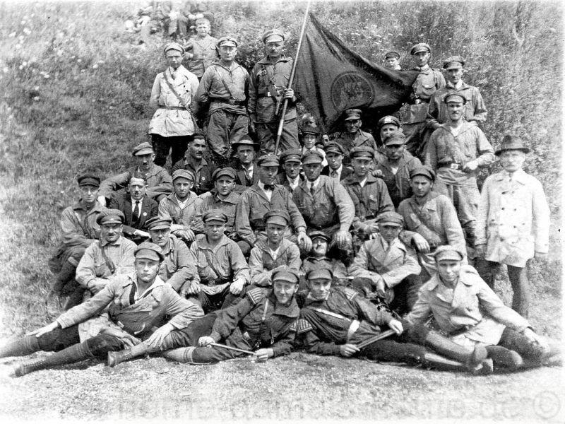 Rotfrontkämpferbund von Wanne-Eickel, vorn rechts sitzend Heinrich Hoff ...